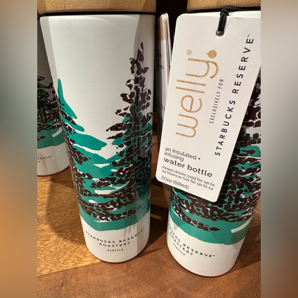 Starbucks | Kitchen | New Starbucks Reserve Seattle Evergreen Welly ...